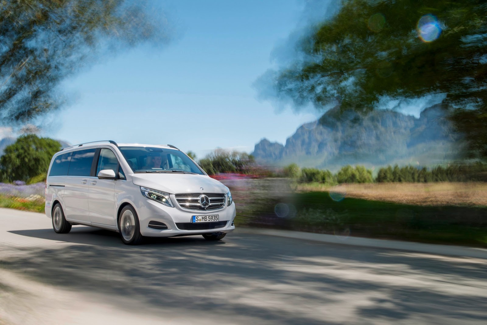 New Mercedes-Benz V-Class Adds Some…Class to Minivan Segment [54 Pics ...