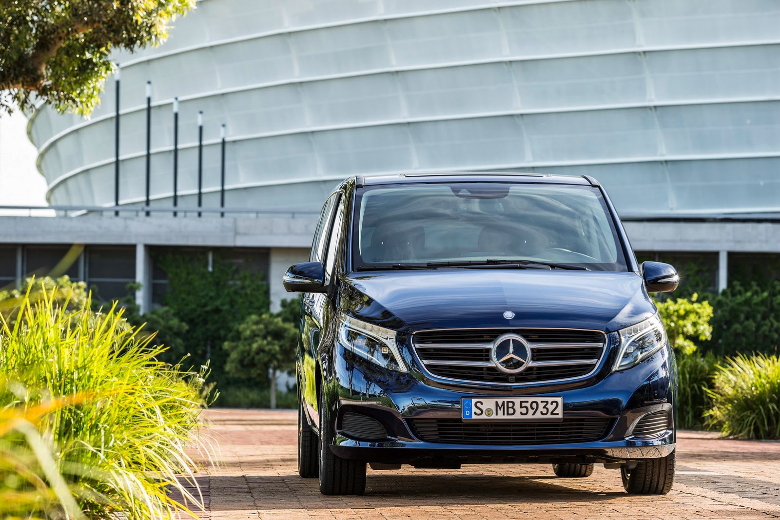 New Mercedes-Benz V-Class Adds Some…Class to Minivan Segment [54 Pics ...