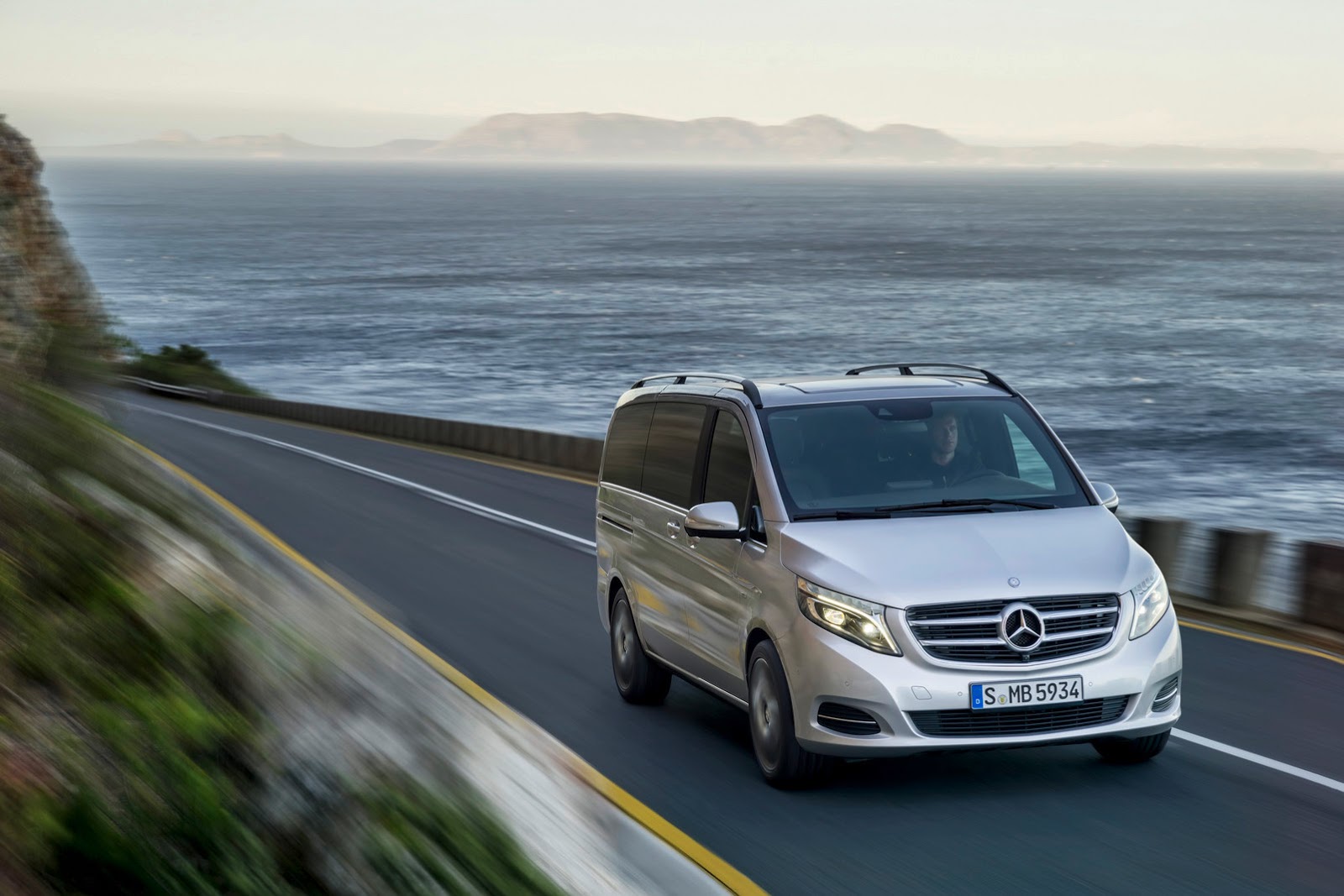 New Mercedes-Benz V-Class Adds Some…Class to Minivan Segment [54 Pics ...