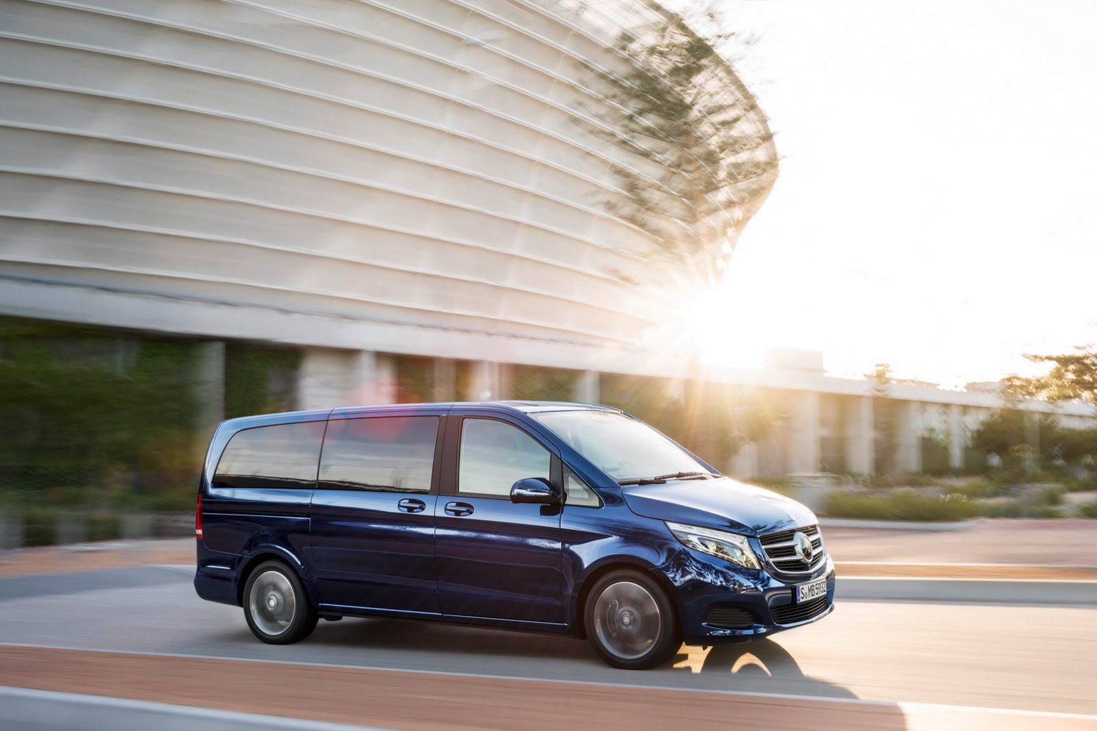 New Mercedes-Benz V-Class Adds Some…Class to Minivan Segment [54 Pics ...