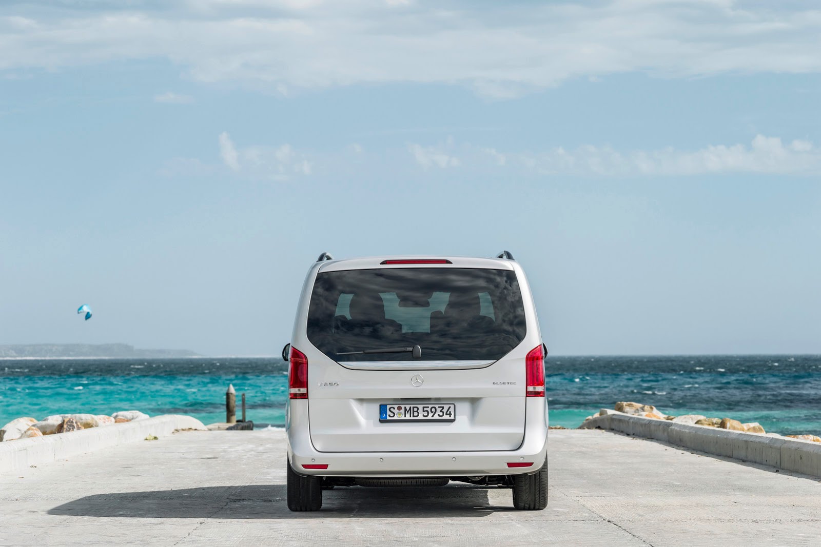 New Mercedes-Benz V-Class Adds Some…Class to Minivan Segment [54 Pics ...