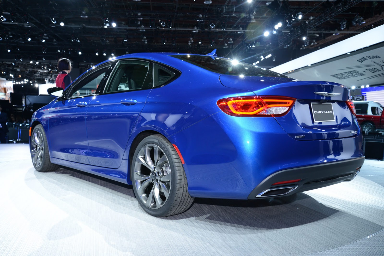 New Chrysler 200 Live Shots from Detroit, Plus Consumer Reports’ Quick ...