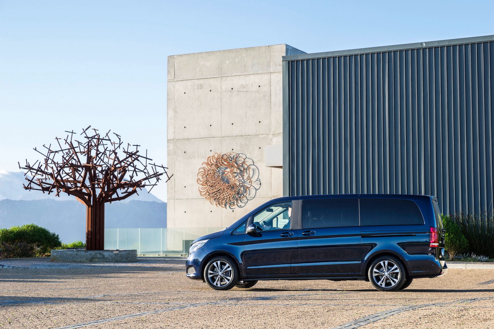 New Mercedes-Benz V-Class Adds Some…Class to Minivan Segment [54 Pics ...