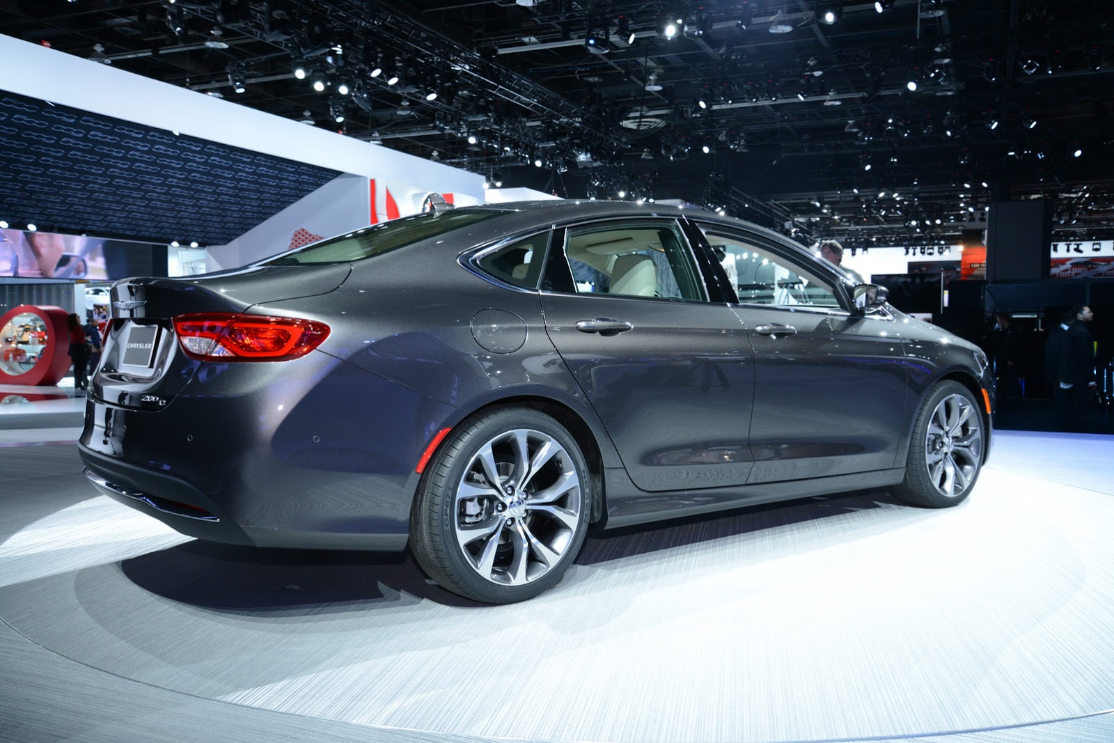 New Chrysler 200 Live Shots from Detroit, Plus Consumer Reports’ Quick ...