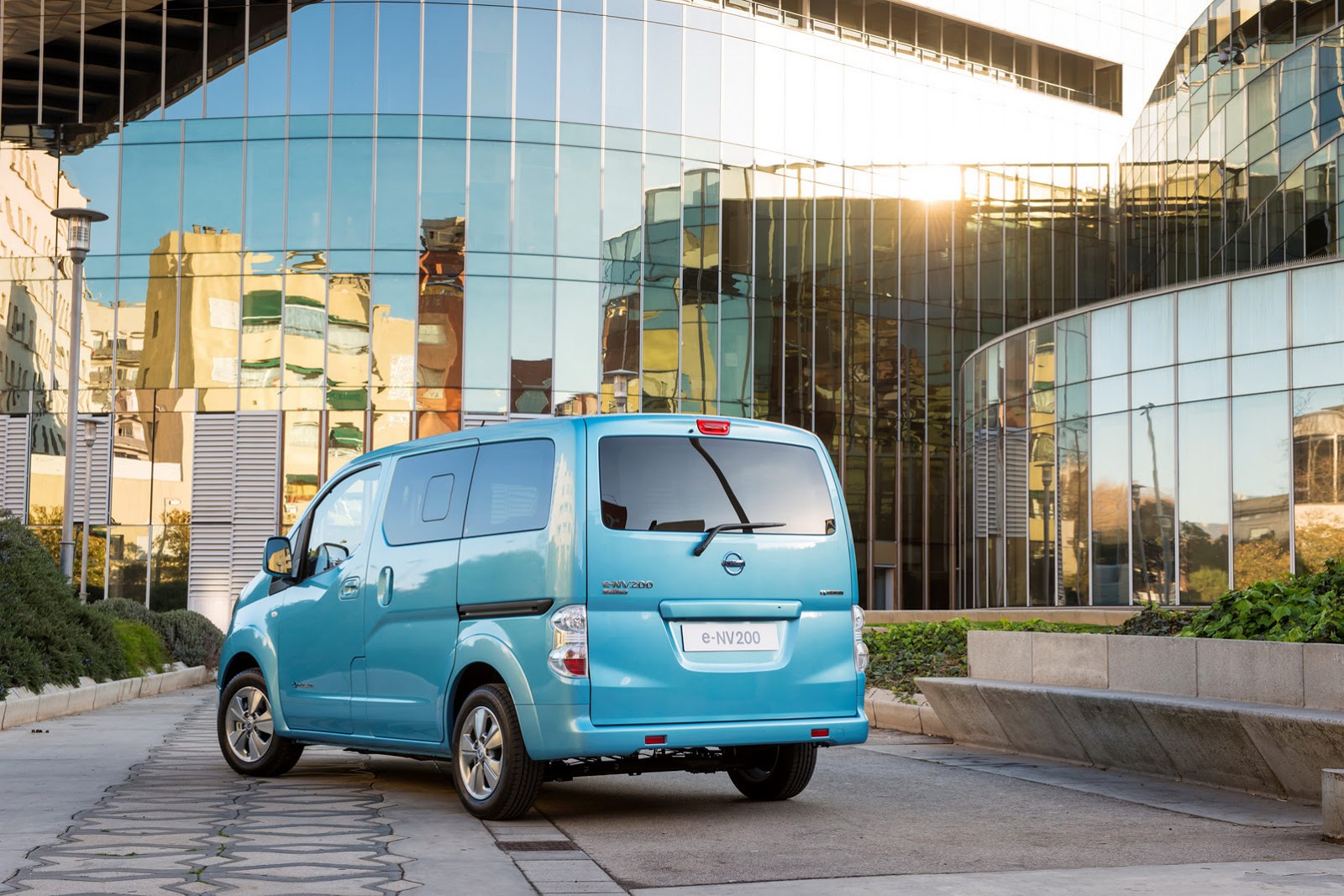 Nissan Shows Final Production Version of e-NV200 with Leaf Drive in ...