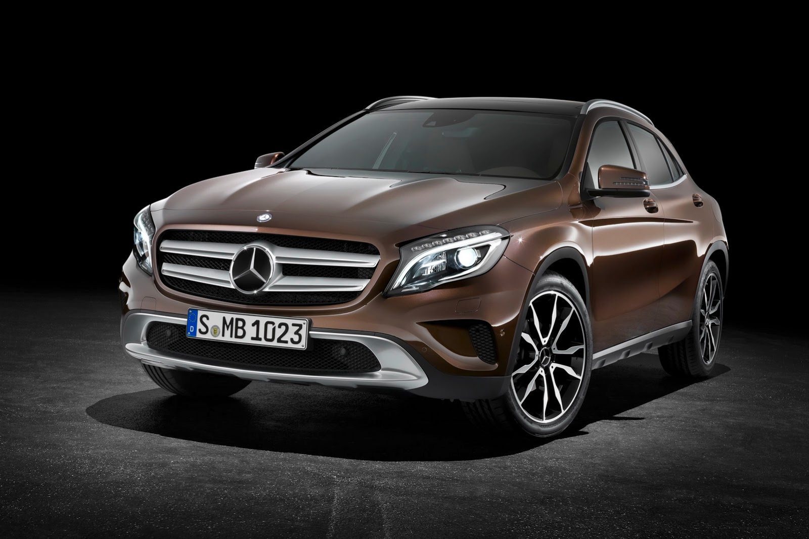 New 2015 Mercedes GLA Compact SUV from $31,300* in the U.S. | Carscoops