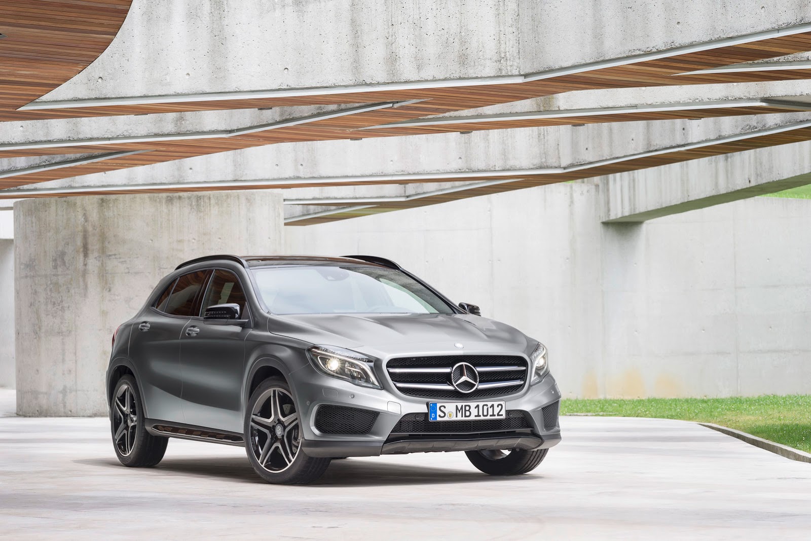 New 2015 Mercedes GLA Compact SUV from $31,300* in the U.S. | Carscoops
