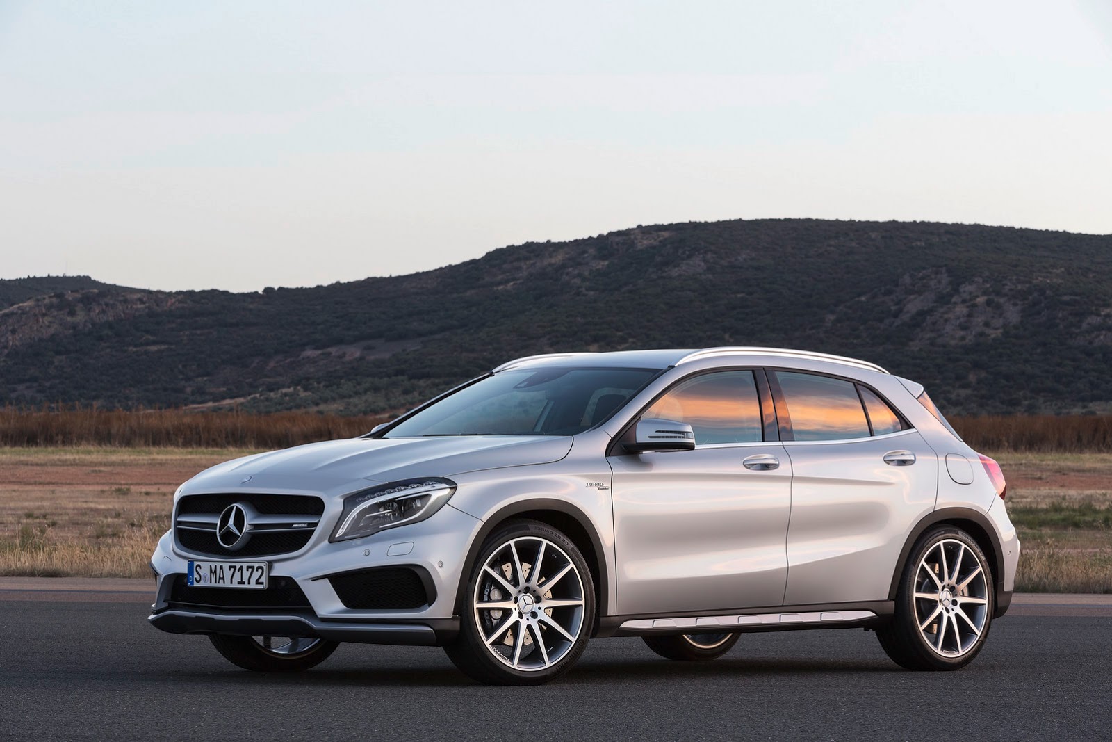New 2015 Mercedes GLA Compact SUV from $31,300* in the U.S. | Carscoops
