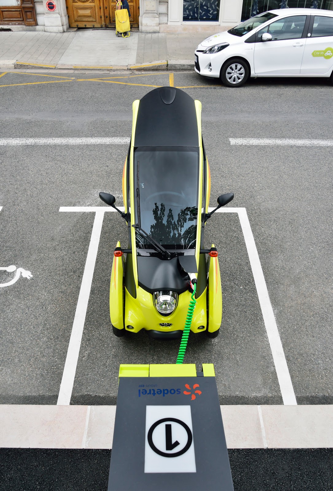 Toyota Electrifies French City with the World’s Largest Fleet of i-Road ...