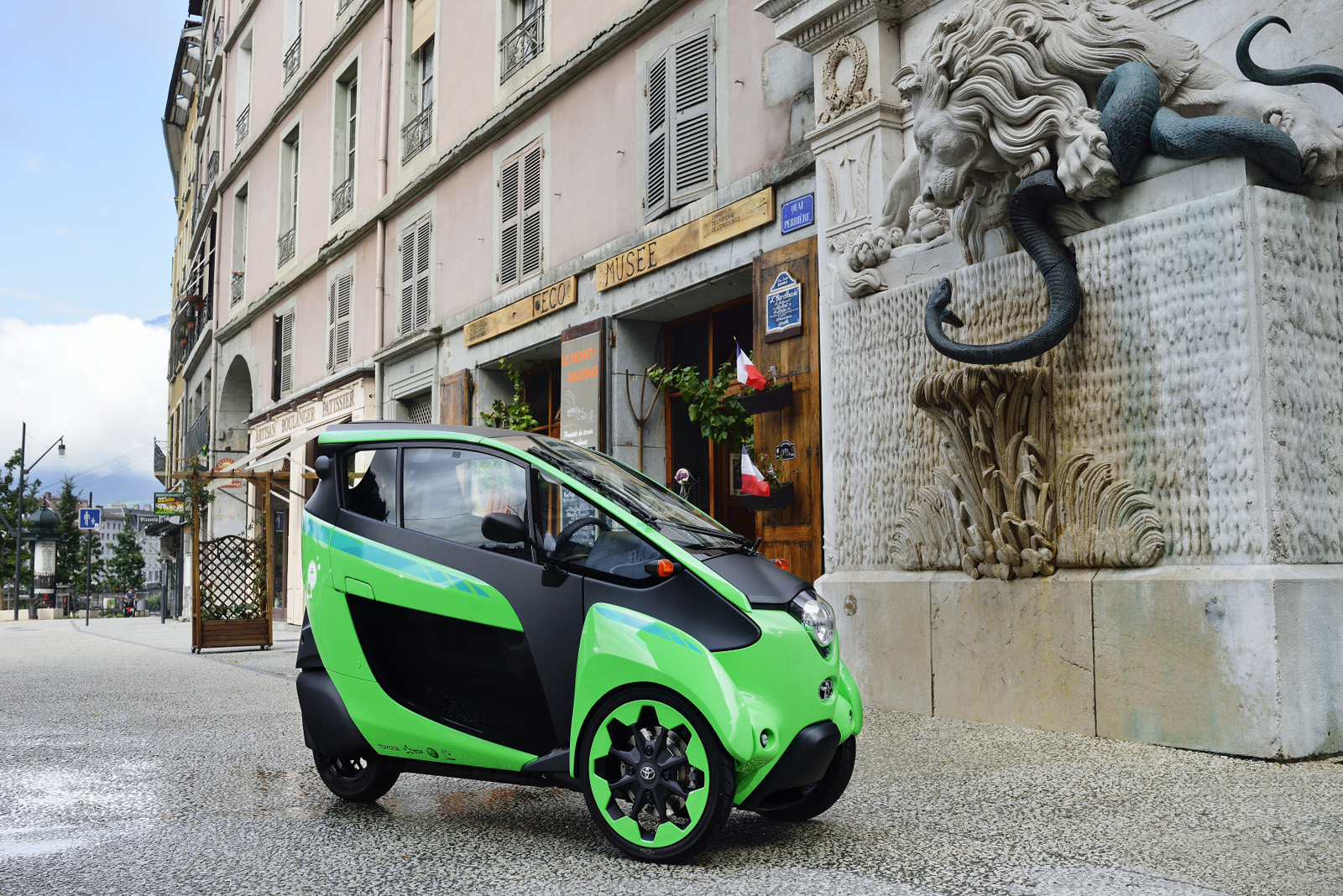 Toyota Electrifies French City with the World’s Largest Fleet of i-Road ...