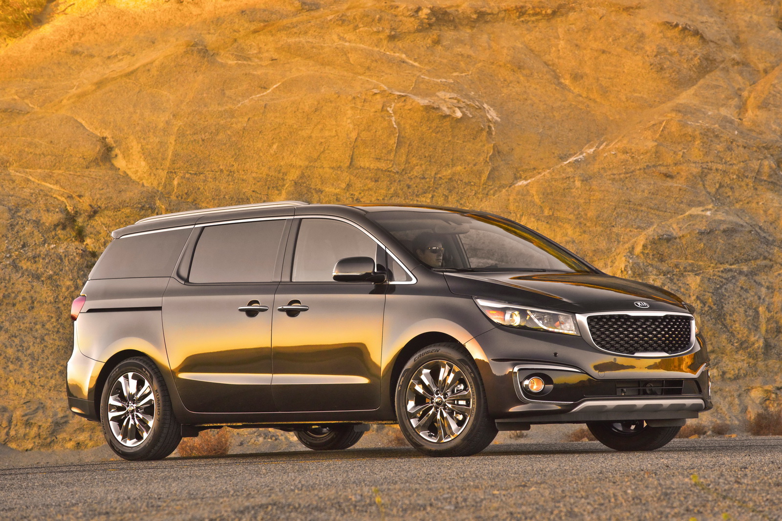 Fresh 2015 Kia Sedona People Carrier Priced and Detailed | Carscoops