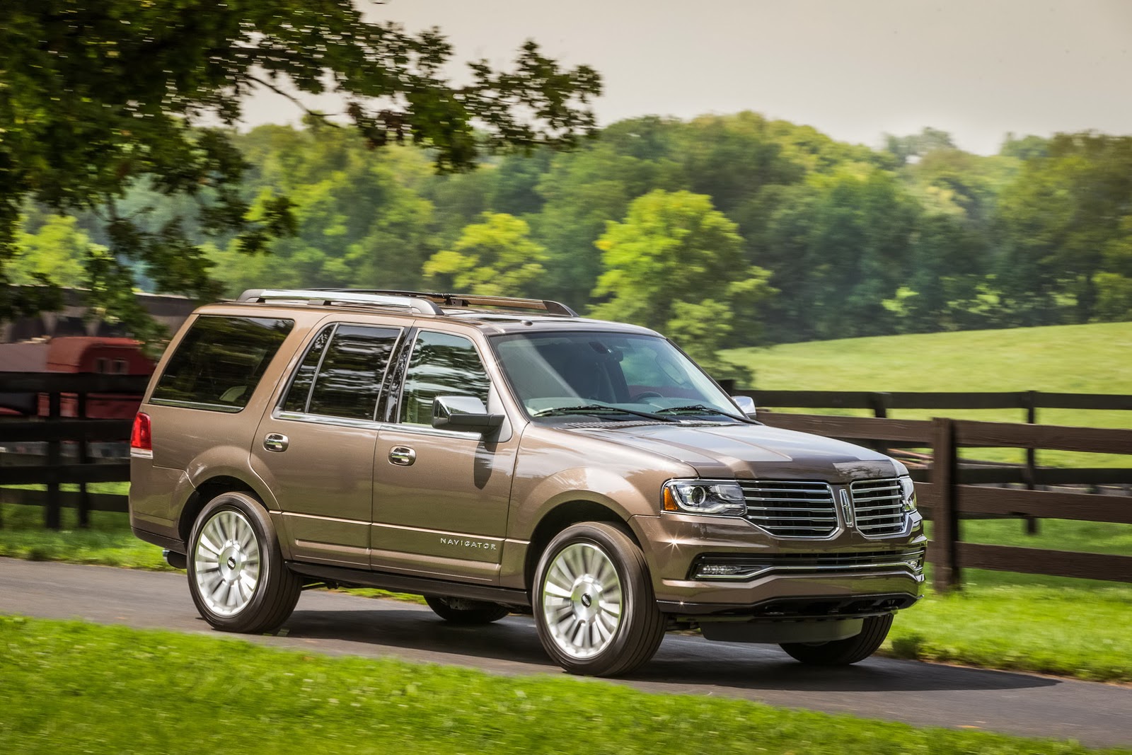 Care for New Pics, Videos and MPG Figures of 2015 Lincoln Navigator ...