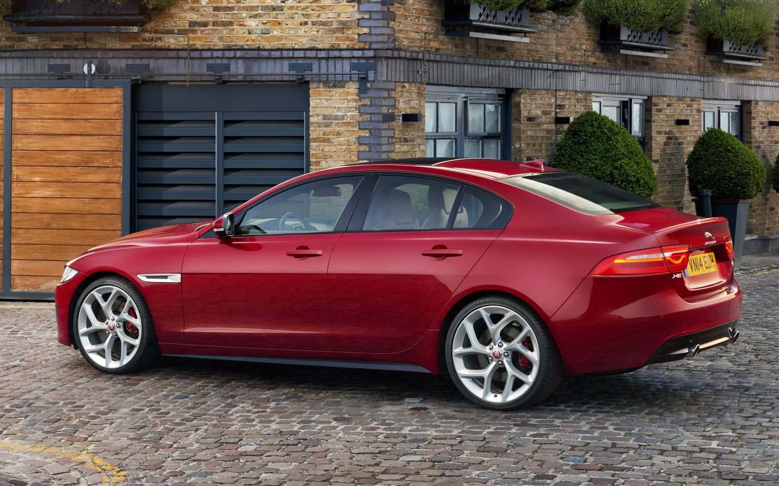 New 2016 Jaguar XE Sports Saloon: 52 HD Photos and Full Details ...