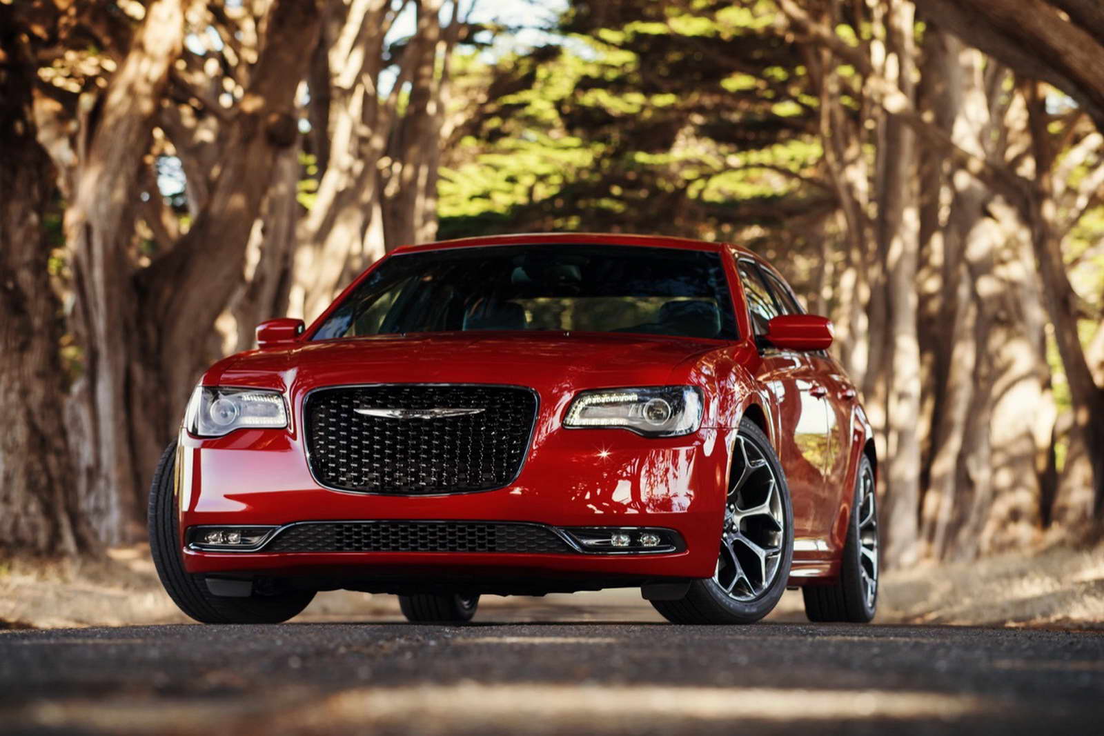 Chrysler 300 Revamped, Gains New 8-Speed Auto Gearbox, SRT Variant Axed ...