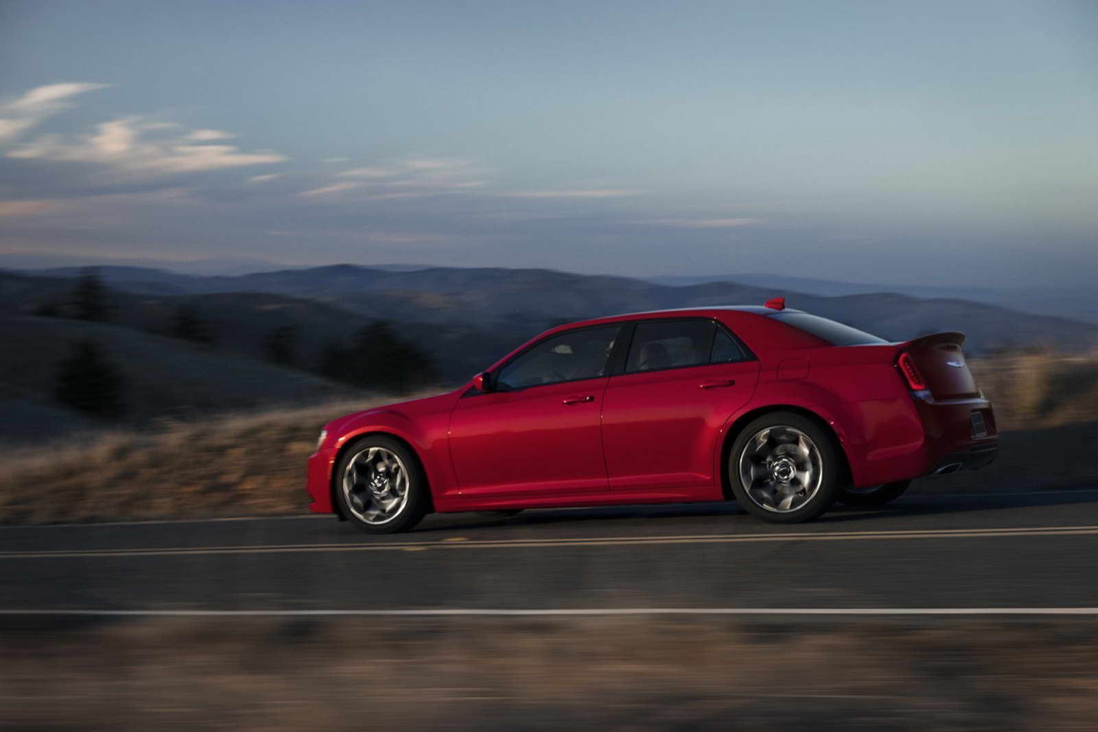 Chrysler 300 Revamped, Gains New 8-Speed Auto Gearbox, SRT Variant Axed ...