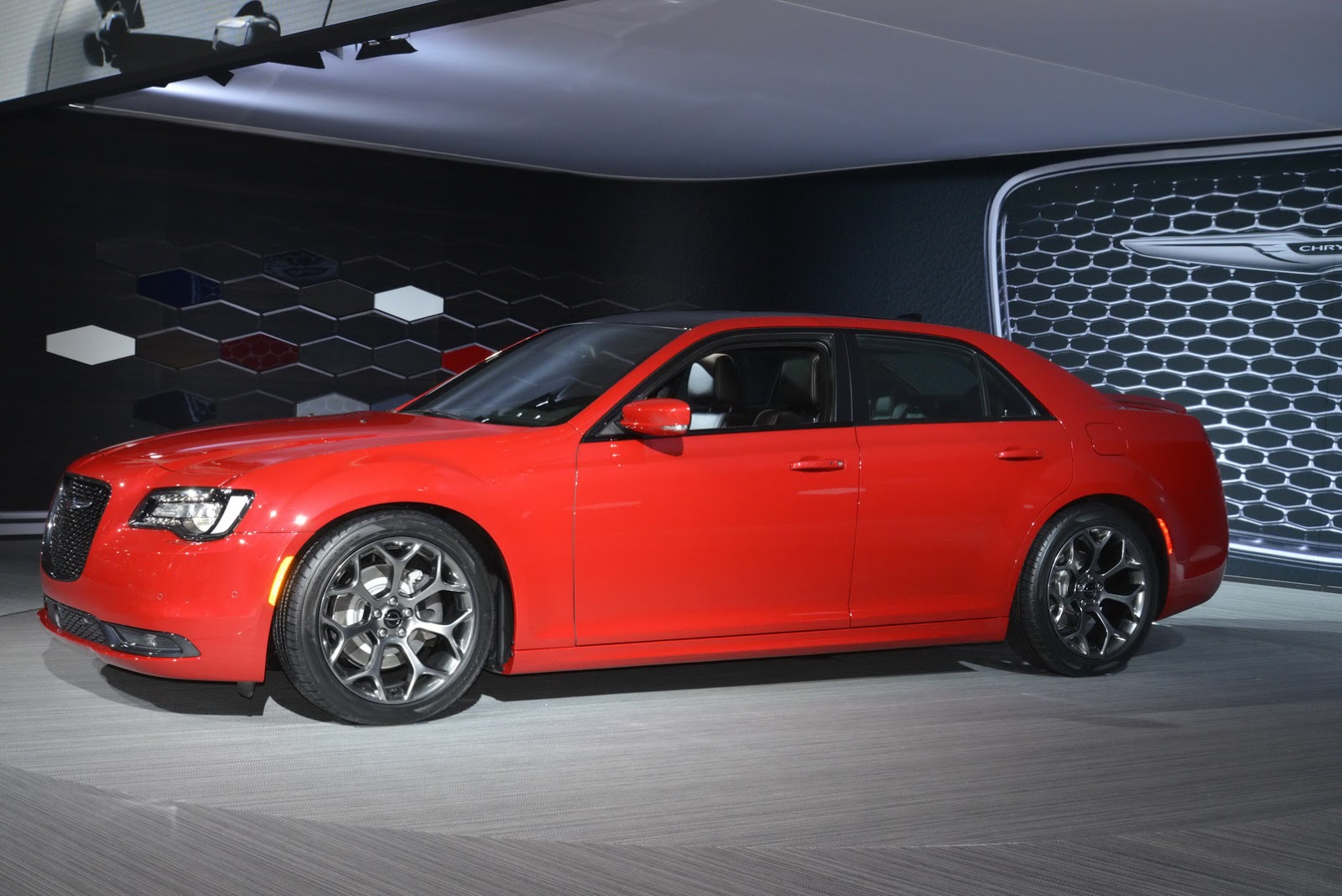 Chrysler 300 Revamped, Gains New 8-Speed Auto Gearbox, SRT Variant Axed ...