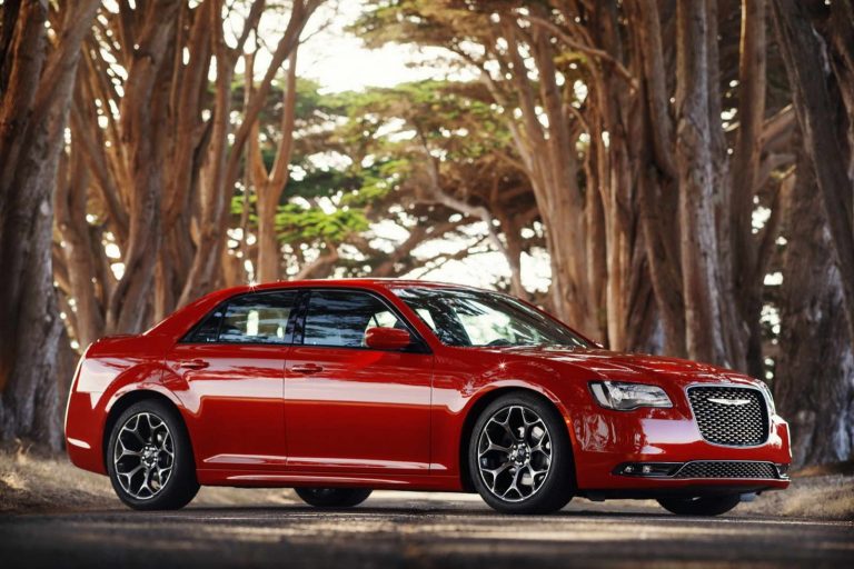 Chrysler 300 Revamped, Gains New 8-Speed Auto Gearbox, SRT Variant Axed ...
