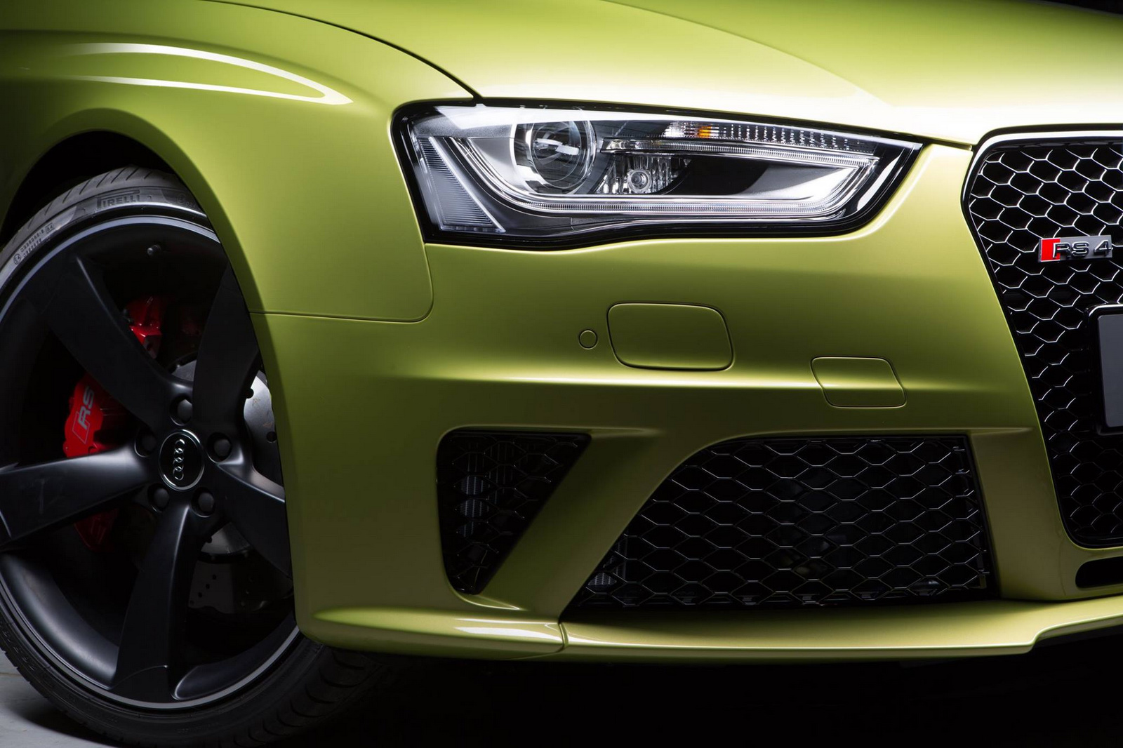 Audi Exclusive’s RS4 Avant in Eye-Catching Peridot Color | Carscoops