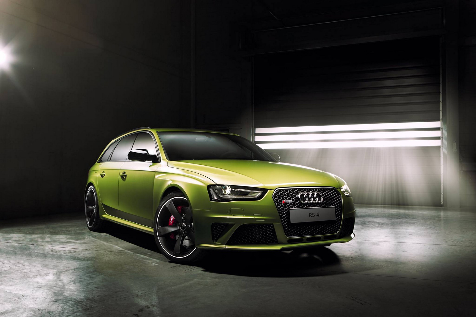 Audi Exclusive’s RS4 Avant in Eye-Catching Peridot Color | Carscoops