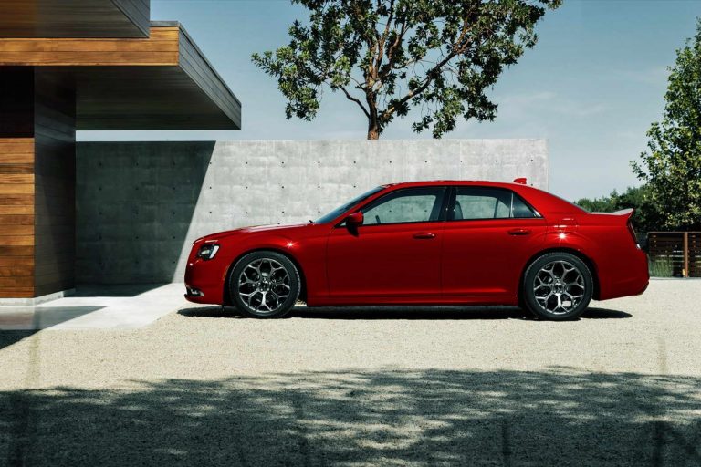Chrysler 300 Revamped, Gains New 8-Speed Auto Gearbox, SRT Variant Axed ...