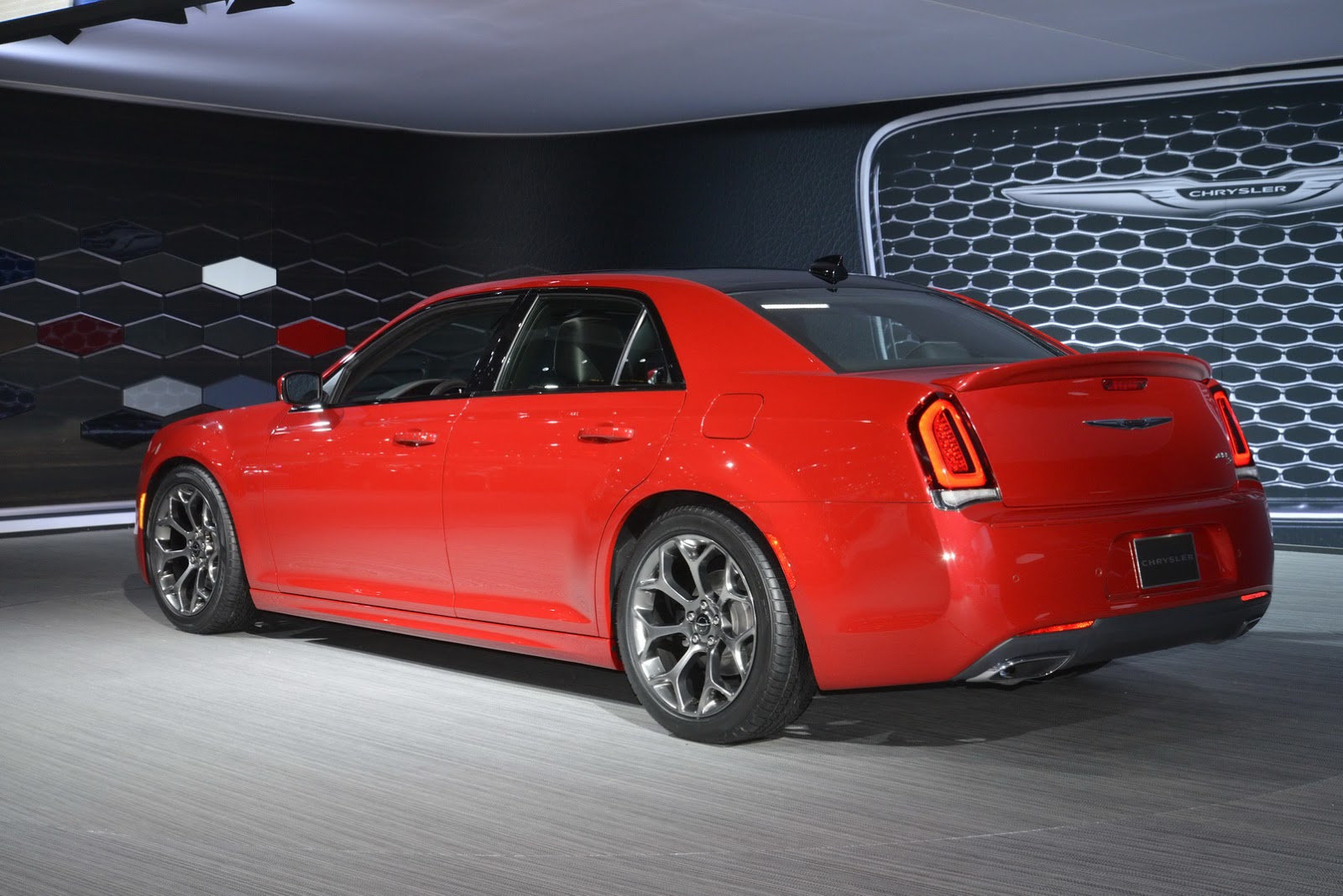 Chrysler 300 Revamped, Gains New 8-Speed Auto Gearbox, SRT Variant Axed ...