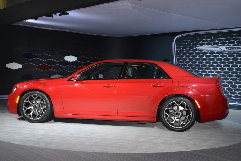Chrysler 300 Revamped, Gains New 8-Speed Auto Gearbox, SRT Variant Axed ...