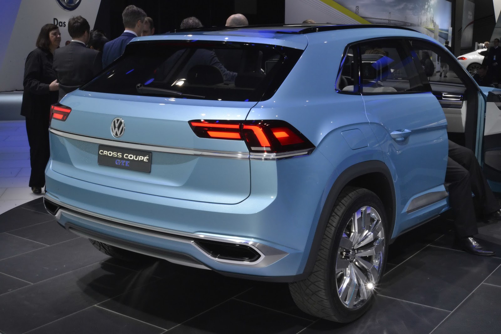 VW’s New Cross Coupe GTE Rolls Into Detroit | Carscoops