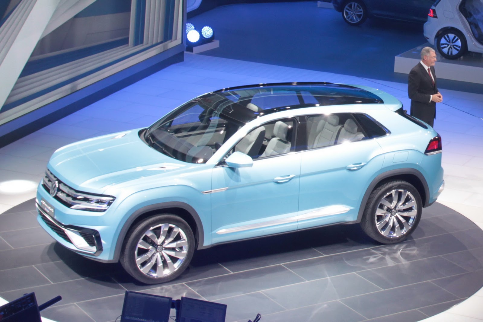 VW’s New Cross Coupe GTE Rolls Into Detroit | Carscoops