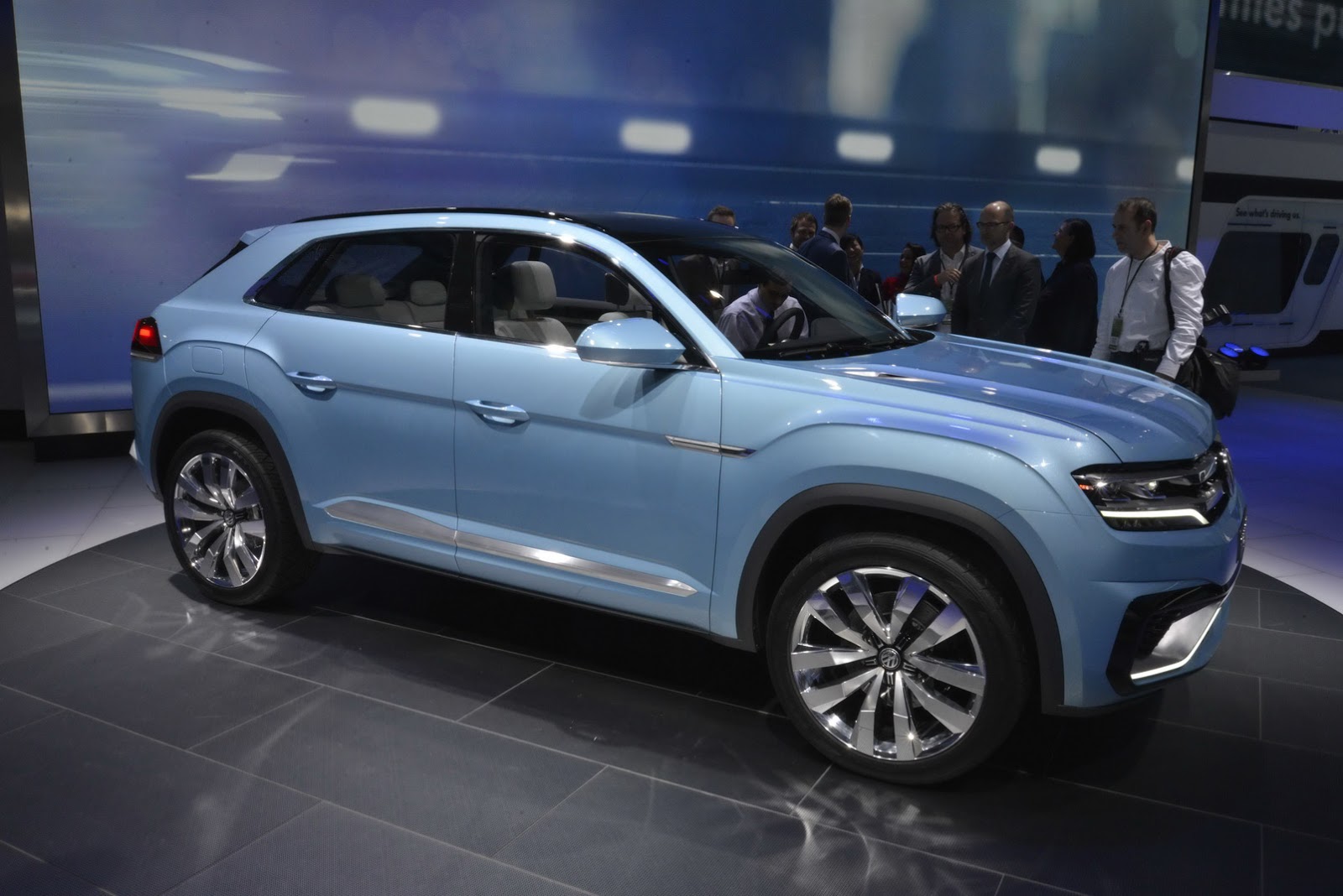VW’s New Cross Coupe GTE Rolls Into Detroit | Carscoops