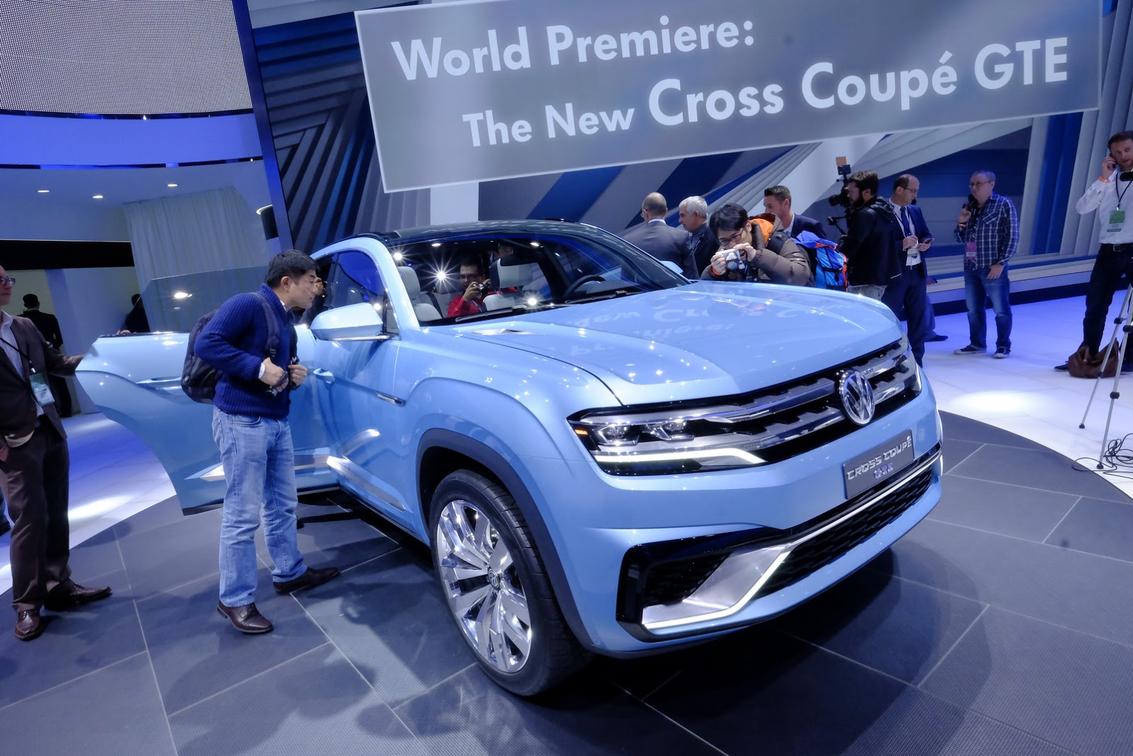 VW’s New Cross Coupe GTE Rolls Into Detroit | Carscoops