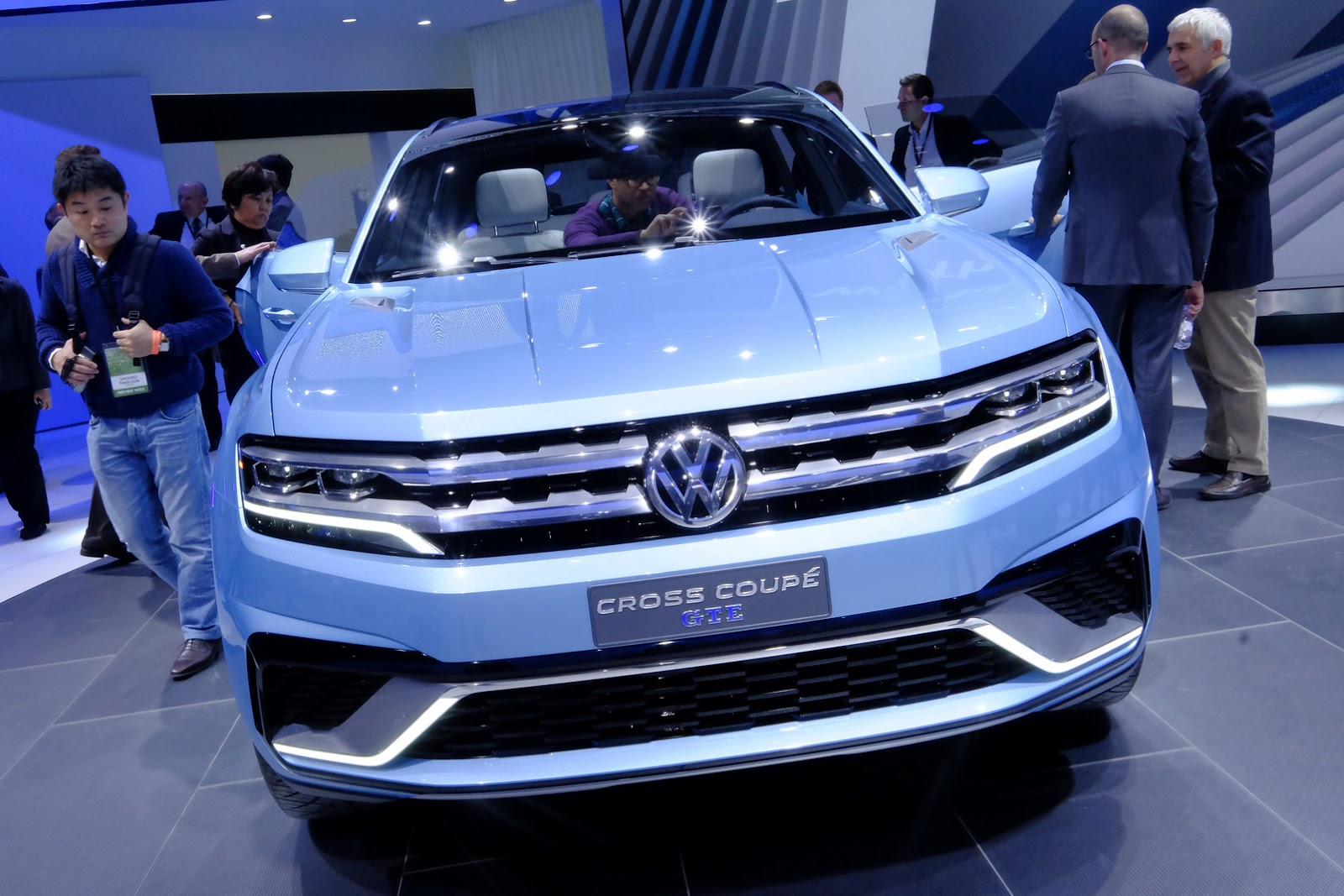 VW’s New Cross Coupe GTE Rolls Into Detroit | Carscoops
