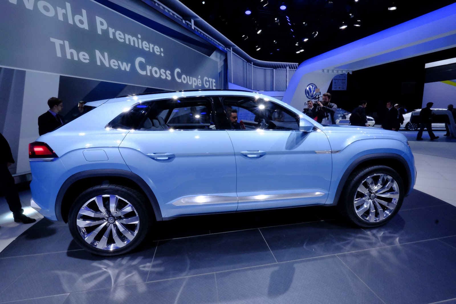 VW’s New Cross Coupe GTE Rolls Into Detroit | Carscoops