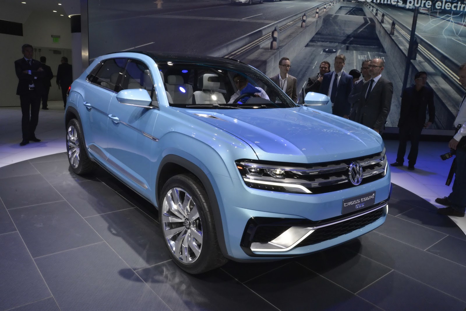 VW’s New Cross Coupe GTE Rolls Into Detroit | Carscoops