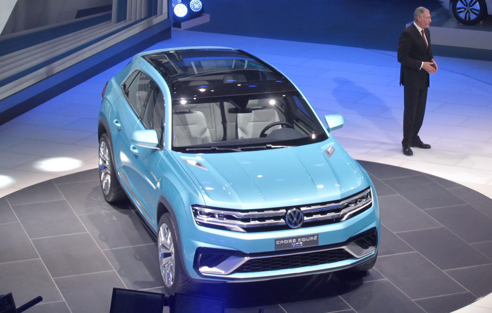 VW’s New Cross Coupe GTE Rolls Into Detroit | Carscoops