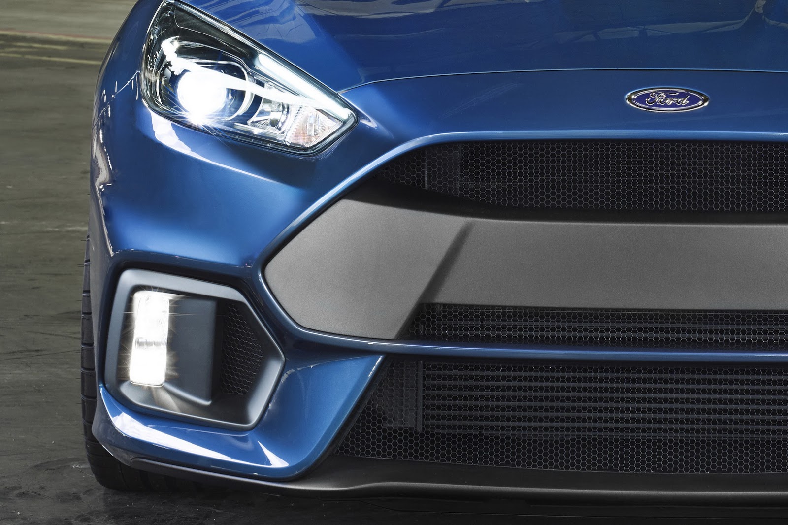 Ford Unleashes All-New, All-Wheel Driven Focus RS with Over 320PS ...