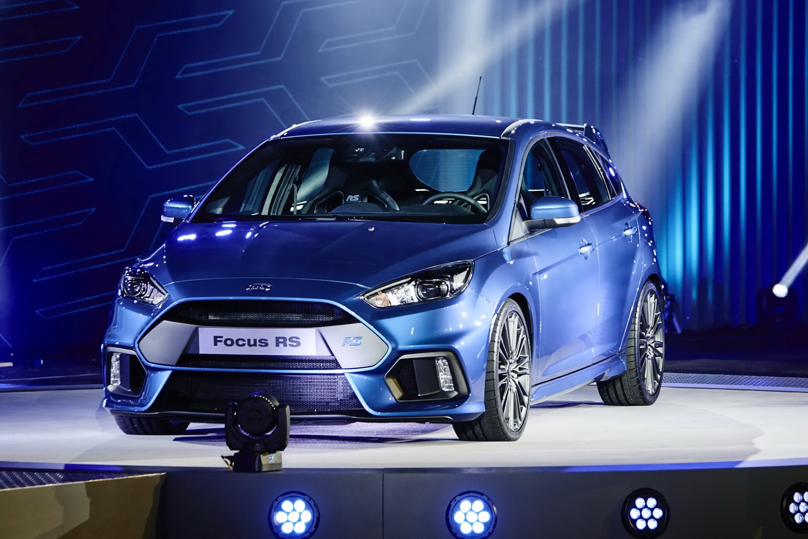 Ford Unleashes All-New, All-Wheel Driven Focus RS with Over 320PS ...