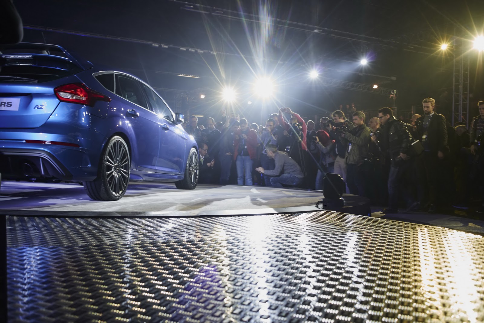 Ford Unleashes All-New, All-Wheel Driven Focus RS with Over 320PS ...