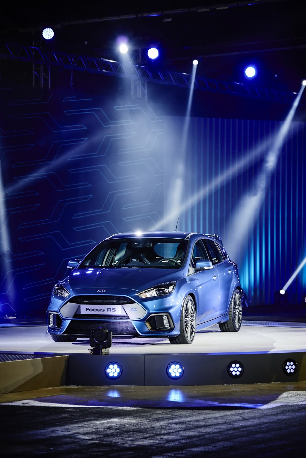 Ford Unleashes All-New, All-Wheel Driven Focus RS with Over 320PS ...