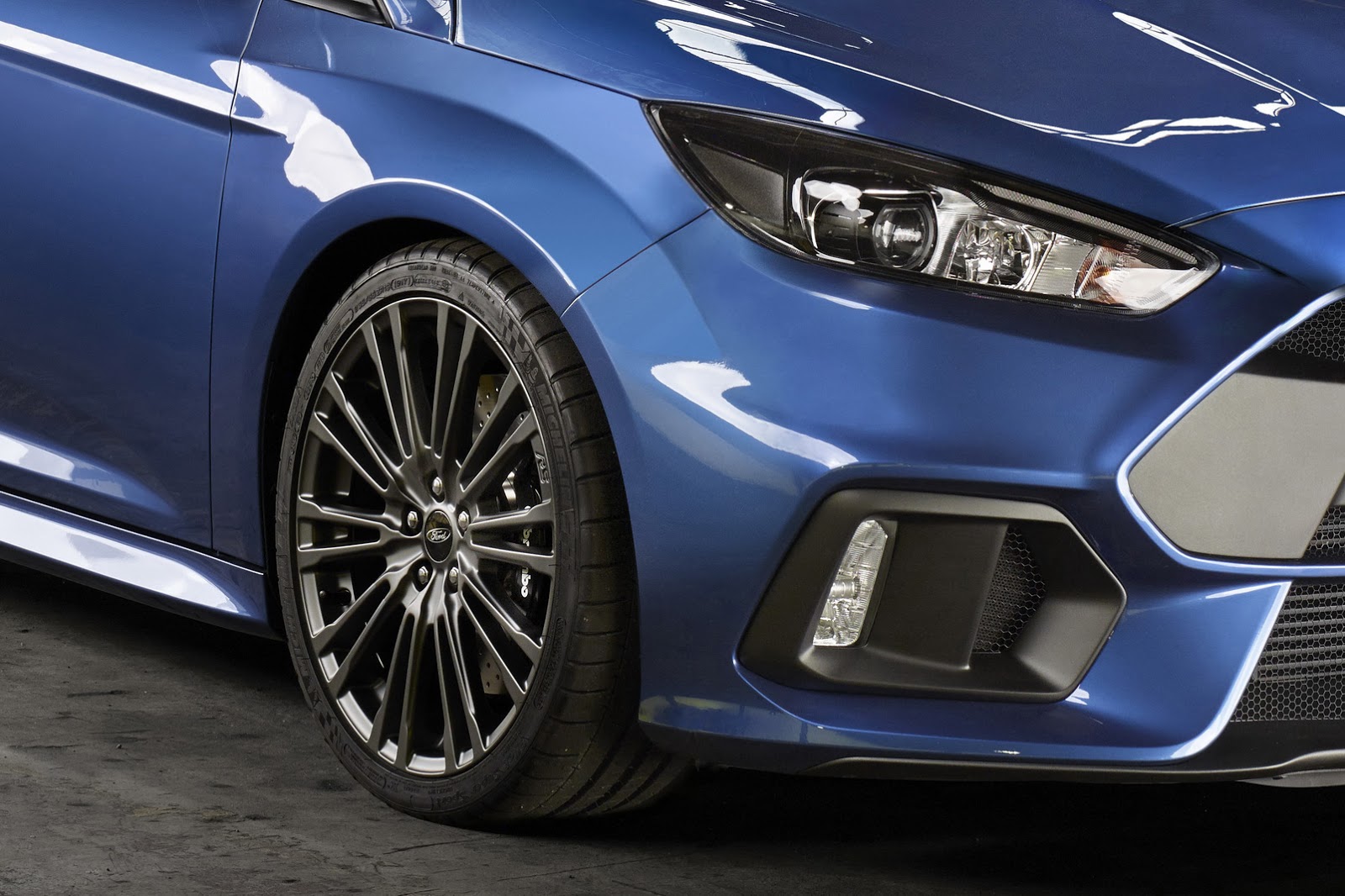 Ford Unleashes All-New, All-Wheel Driven Focus RS with Over 320PS ...