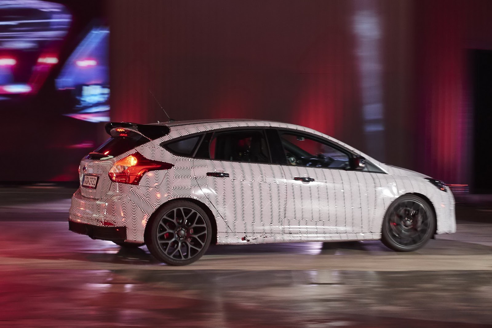 Ford Unleashes All-New, All-Wheel Driven Focus RS with Over 320PS ...
