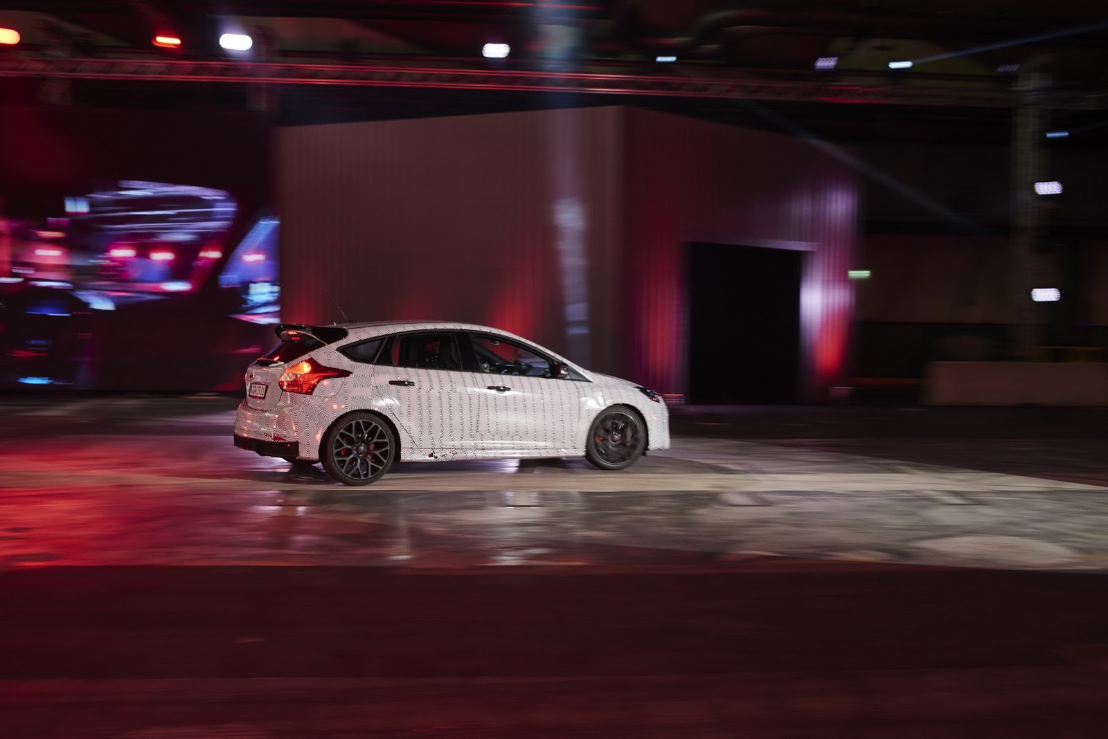 Ford Unleashes All-New, All-Wheel Driven Focus RS with Over 320PS ...