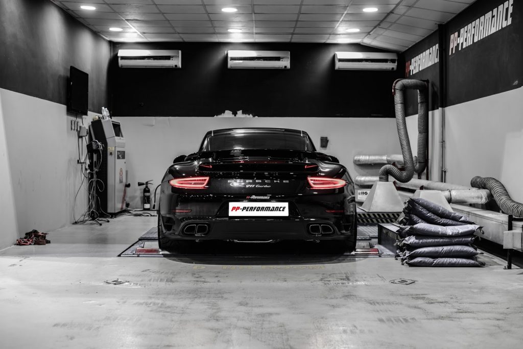PP Performance-Tuned Porsche 991 Turbo Does 1/4 Mile in 9.9 Sec [w ...