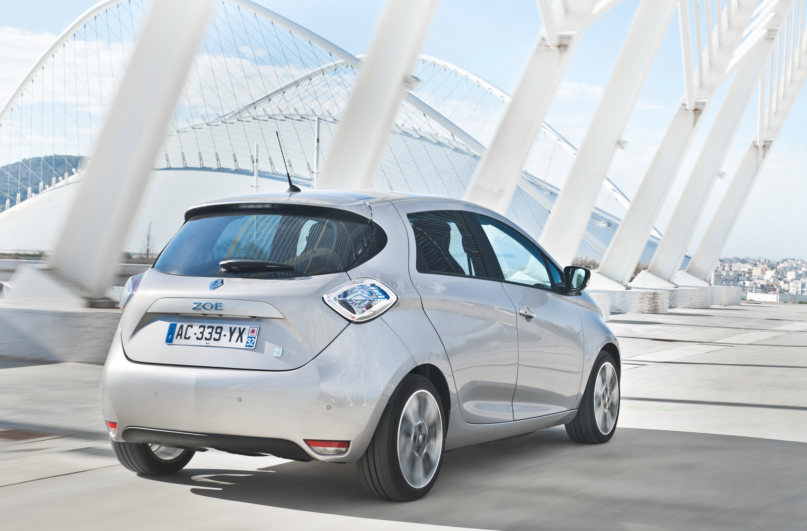 Renault Extends Zoe’s Driving Range to 240 KM Thanks to New Electric ...