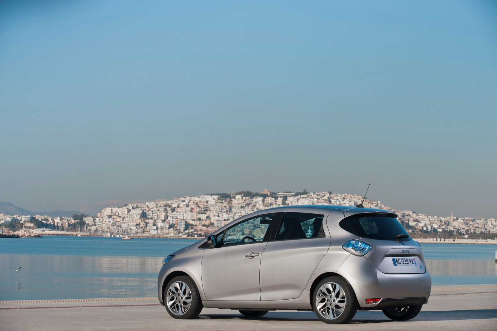 Renault Extends Zoe’s Driving Range to 240 KM Thanks to New Electric ...