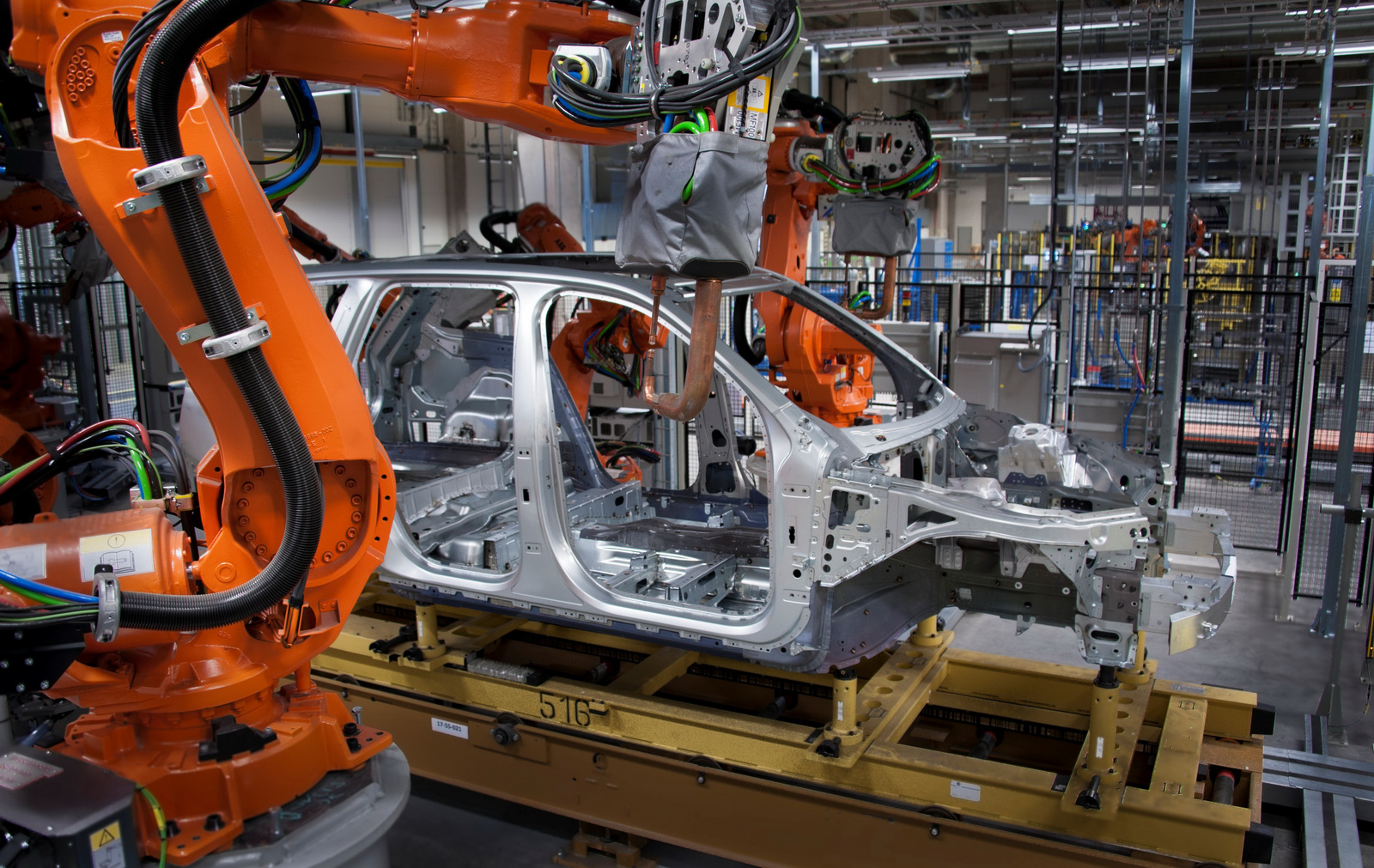 Volvo Adds Third Shift, Hires 1,500 People To Build All-New XC90 At ...
