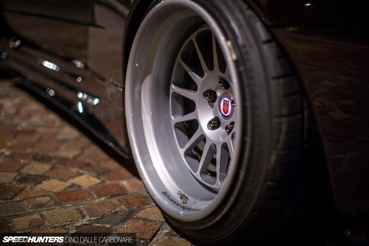 Custom Wheels Look At Home On Iconic Nissan Skyline GT-R R34 | Carscoops