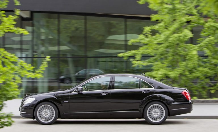 5 Reasons To Buy A W221 Mercedes-Benz S-Class | Carscoops