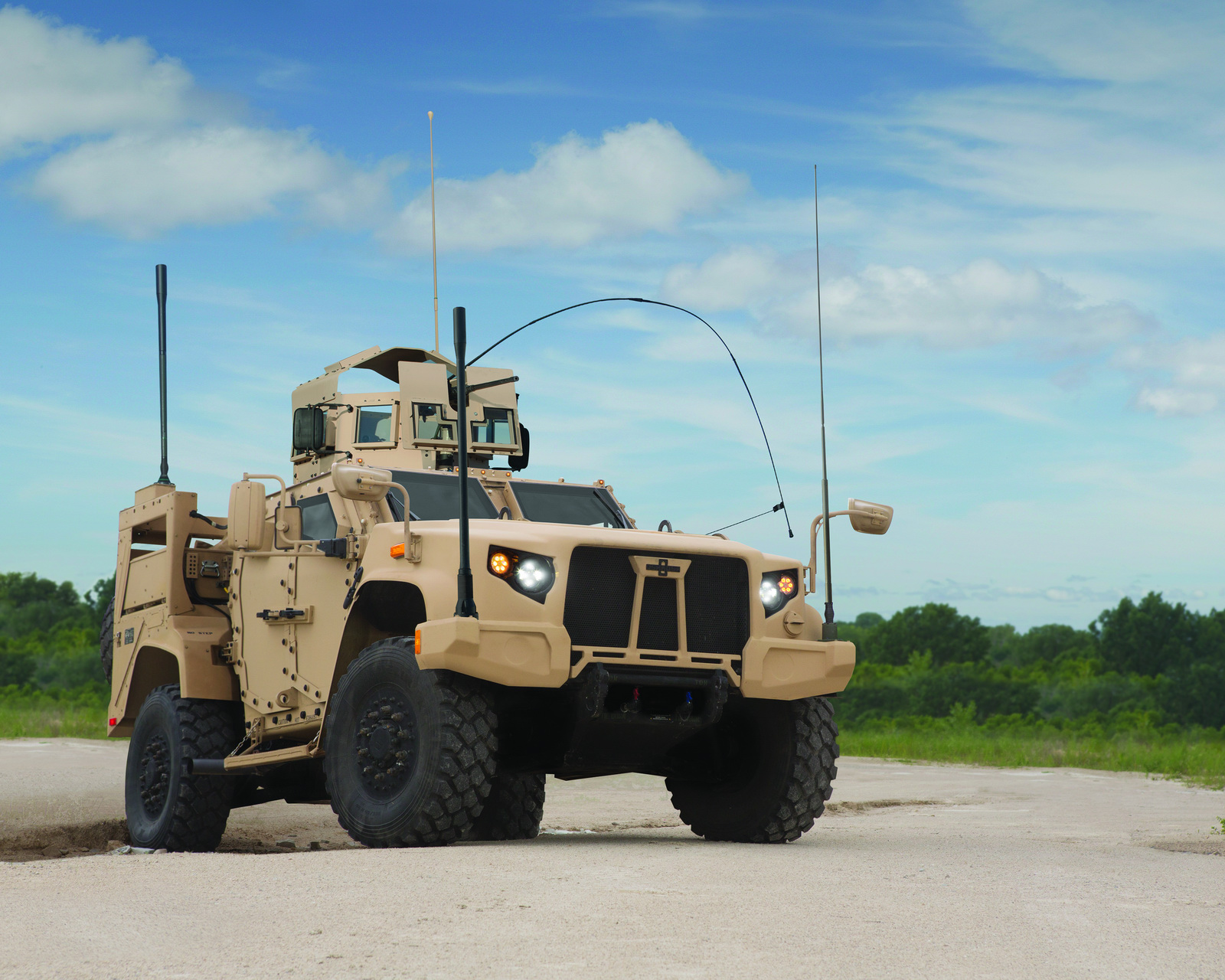 US Military Chooses Oshkosh Defense’s JLTV As Humvee Successor | Carscoops