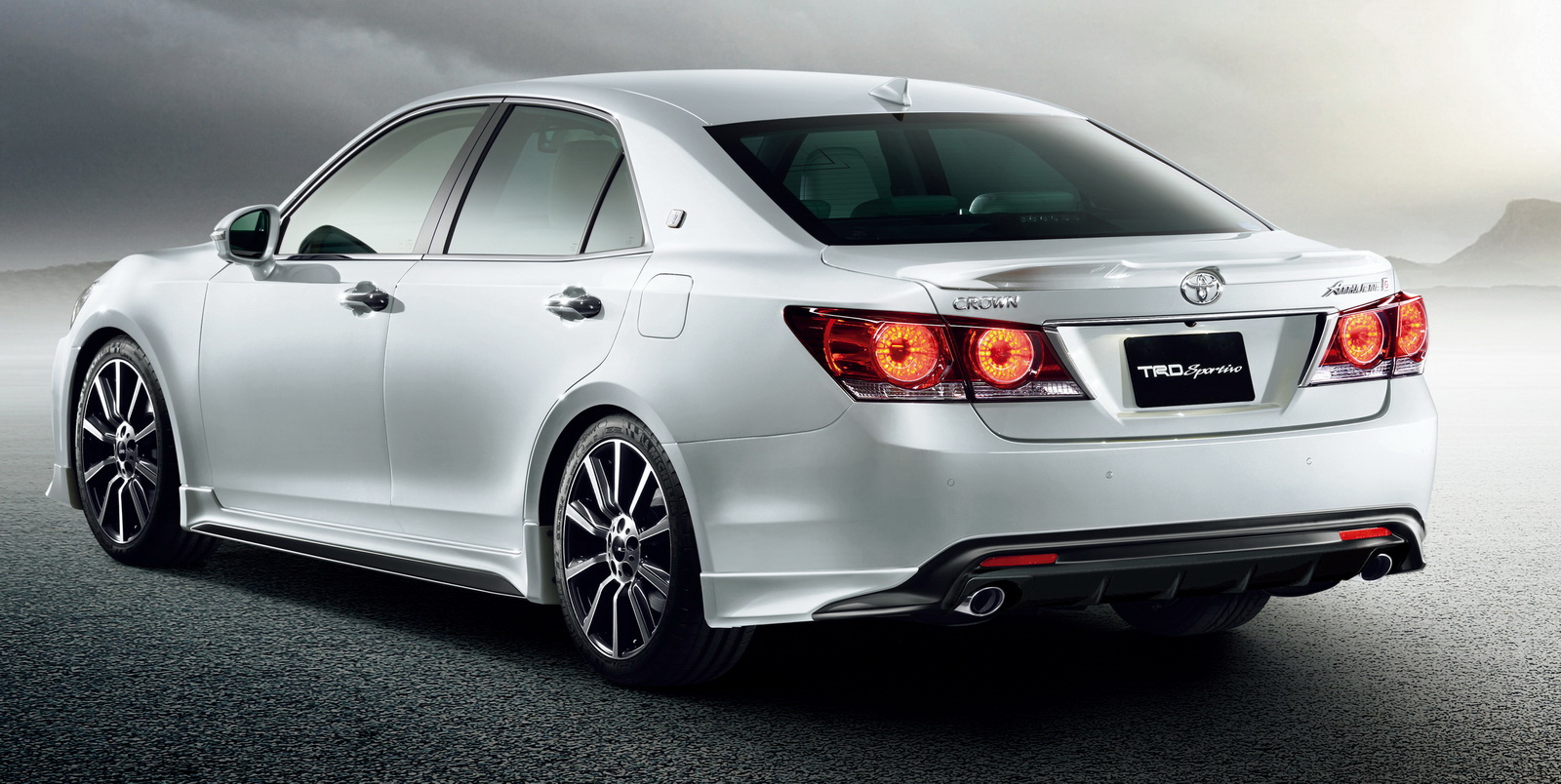 TRD Offers Neat Accessory Packages For 2016 Toyota Crown | Carscoops