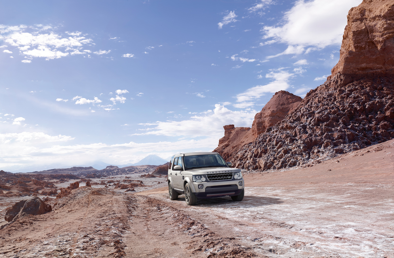 Land Rover Tries To Keep The Discovery/LR4 Relevant With Landmark And ...